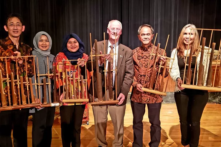 Alat Musik Angklung – Kiloe Journalist